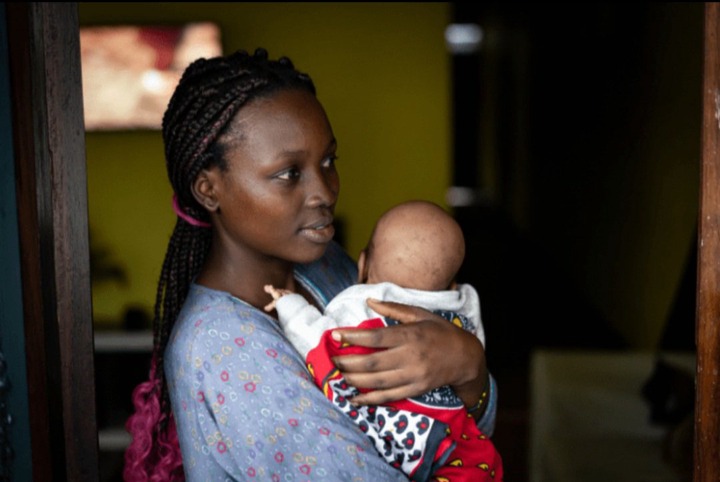 Ubaba walala nendodakazi yakhe isafunda isikole sebenengane ekhulile ...